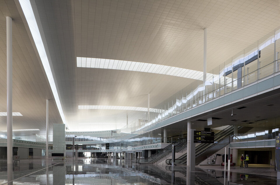 Elegantes Flughafen Barcelona Ankunft Ebenbild