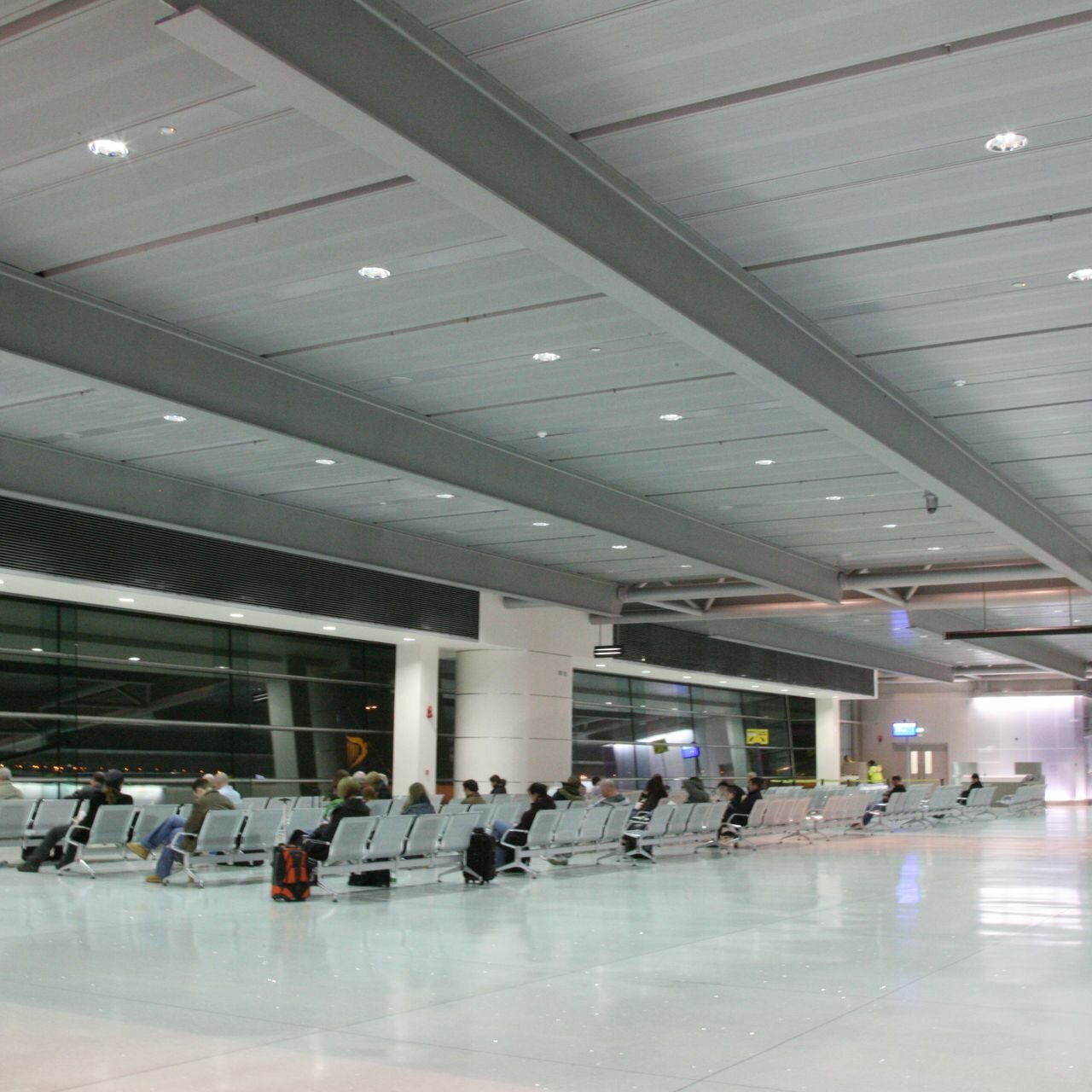 Metalldecken │Nachhaltige Deckensysteme aus Metall | Lindner Group