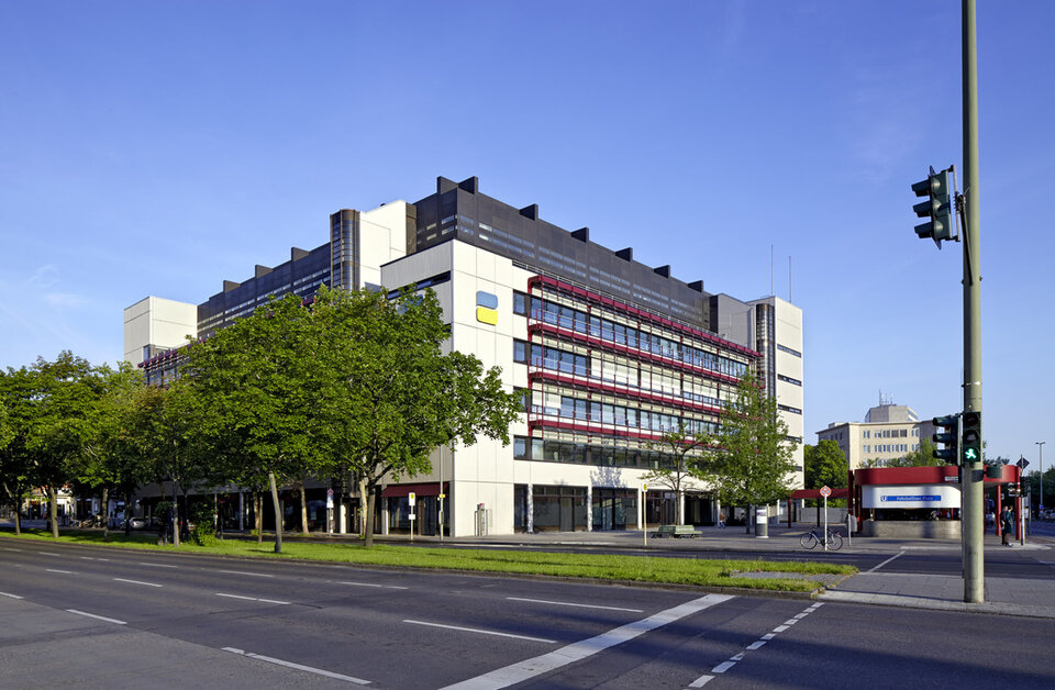 References │ Experience Impressive Building Projects | Deutsche ...