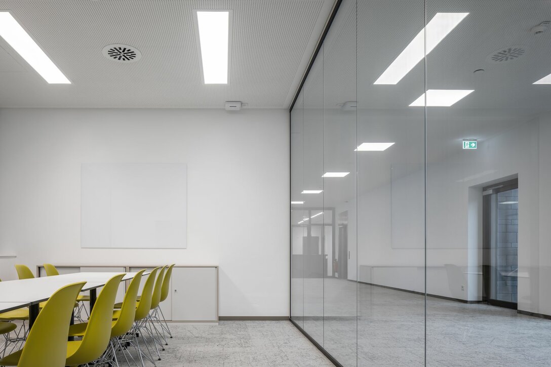 Lindner Life Pure 620 | Glass partition with single glazing