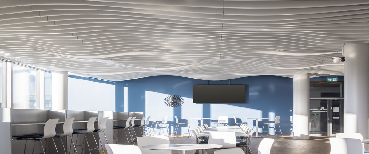 Metalldecken │Nachhaltige Deckensysteme aus Metall | Lindner Group