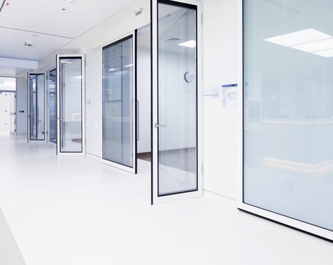Clean Room Partitions │ GMP-Compliant Partition Systems