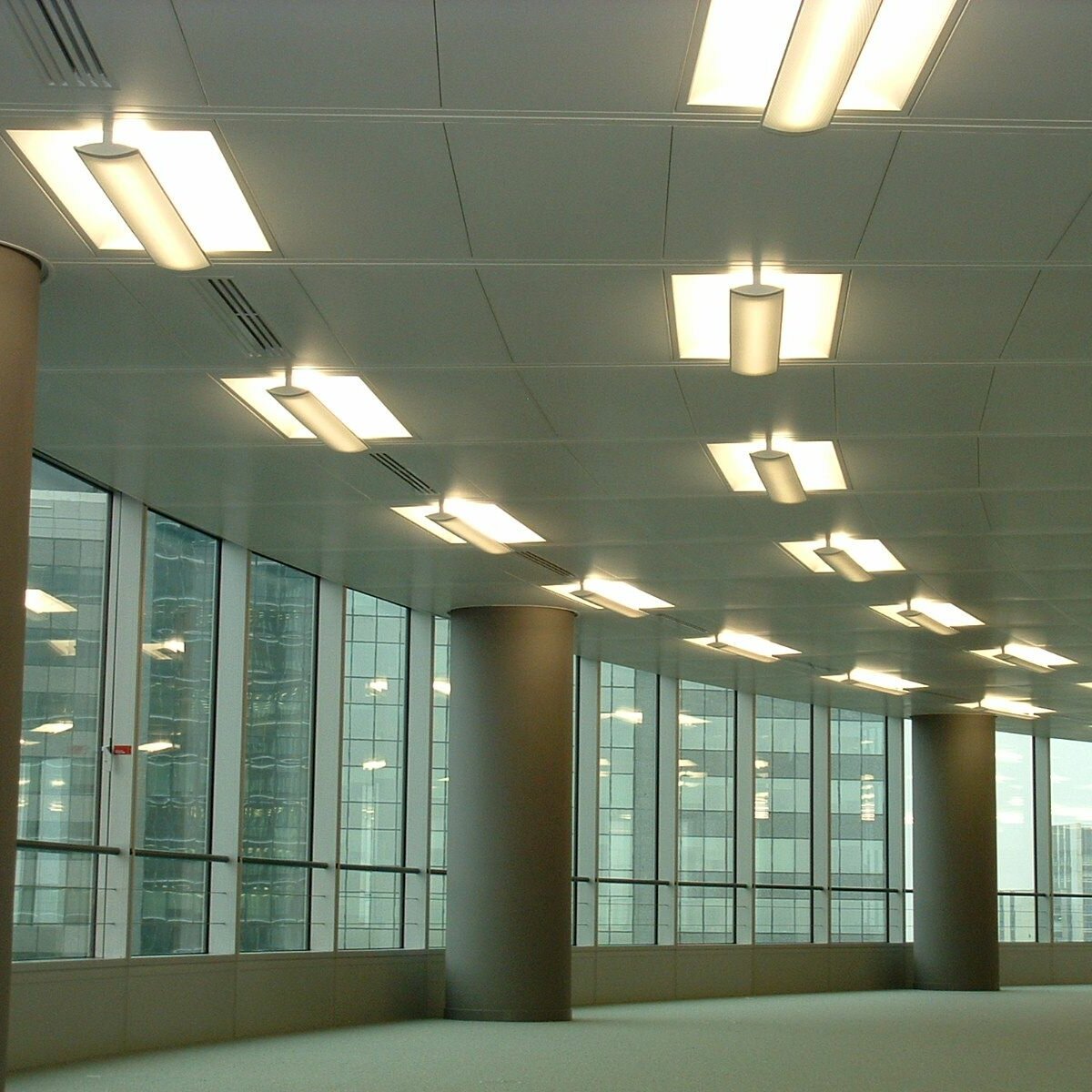 Metalldecken │Nachhaltige Deckensysteme aus Metall | Lindner Group