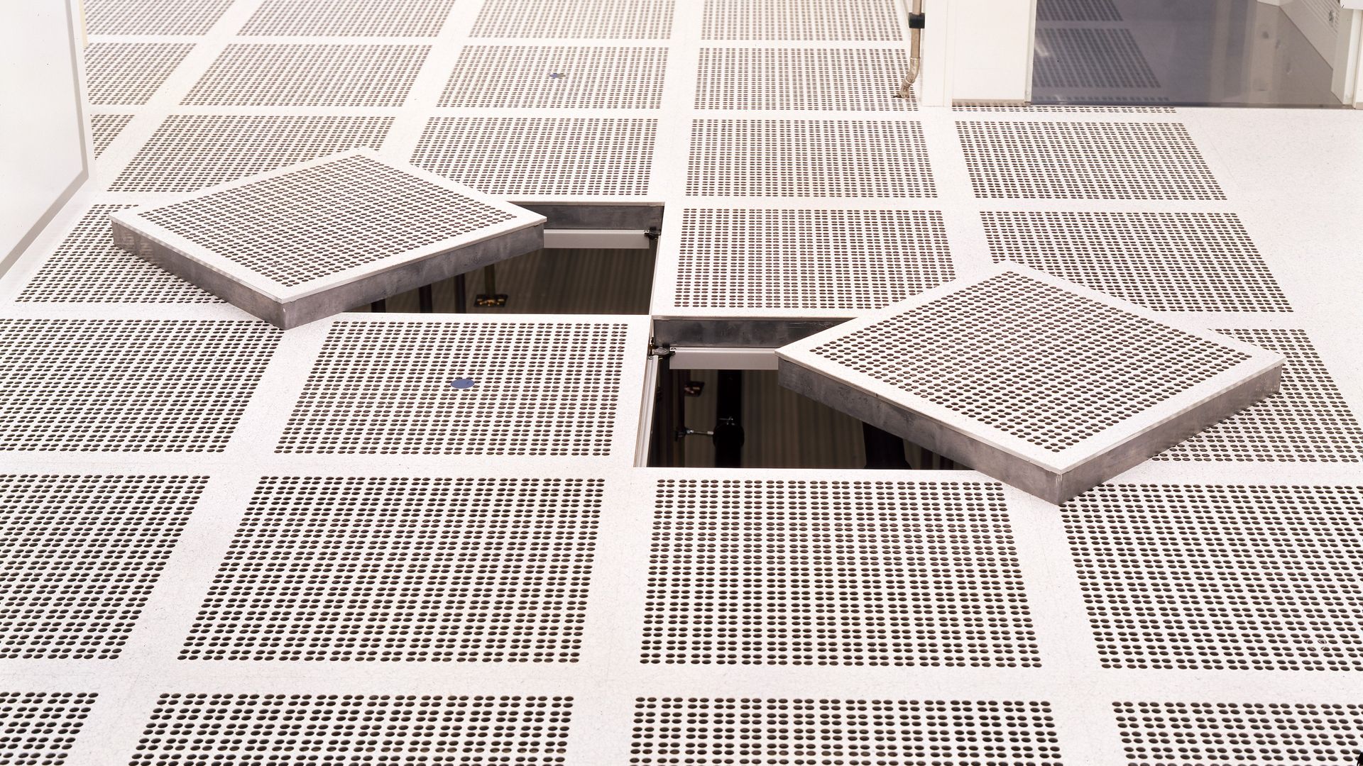Clean Room Floor │ Raised floor Systems for Cleanrooms